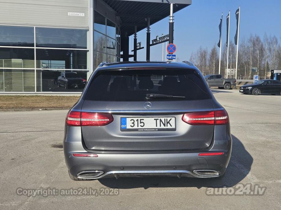 Pelēks Mercedes-Benz E-Class 2017 Tallina, ar dzinēja tilpumu 2.00 L un nobraukumu 164 tūkst. km par 19990 €, foto 9 vietnē AUTOMOTO.COM.LV