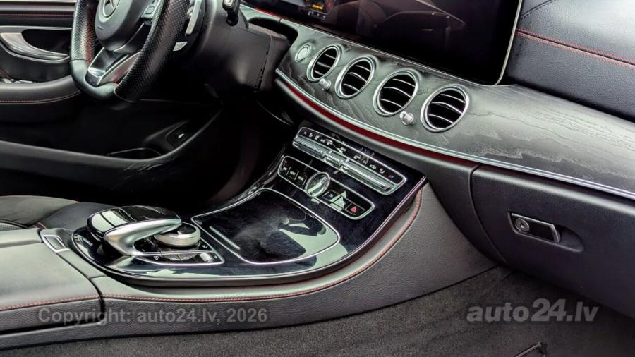Grey Mercedes-Benz E-Class 2017 in Tallinn, with an engine capacity of 3.00 L and mileage of 194 thousand km for 36000 €, photo 7 on AUTOMOTO.COM.LV