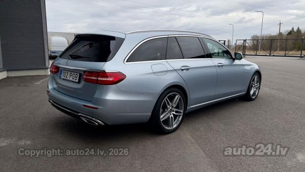 Grey Mercedes-Benz E-Class 2017 in Tallinn, with an engine capacity of 2.00 L and mileage of 153 thousand km for 23900 €, photo 2 on AUTOMOTO.COM.LV