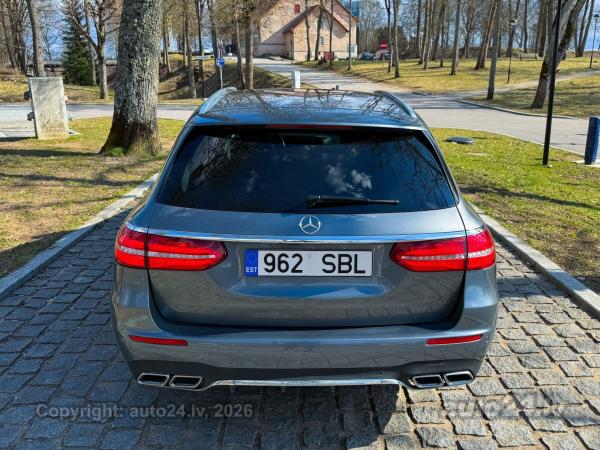 Pelēks Mercedes-Benz E-Class 2017 Viljandi, ar dzinēja tilpumu 3.00 L un nobraukumu 240 tūkst. km par 23900 €, foto 4 vietnē AUTOMOTO.COM.LV