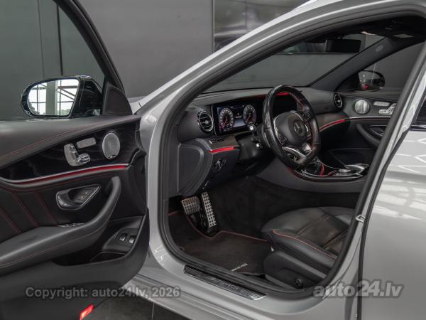 Pelēks Mercedes-Benz E-Class 2017 Tallina, ar dzinēja tilpumu 3.00 L un nobraukumu 198 tūkst. km par 30990 €, foto 4 vietnē AUTOMOTO.COM.LV