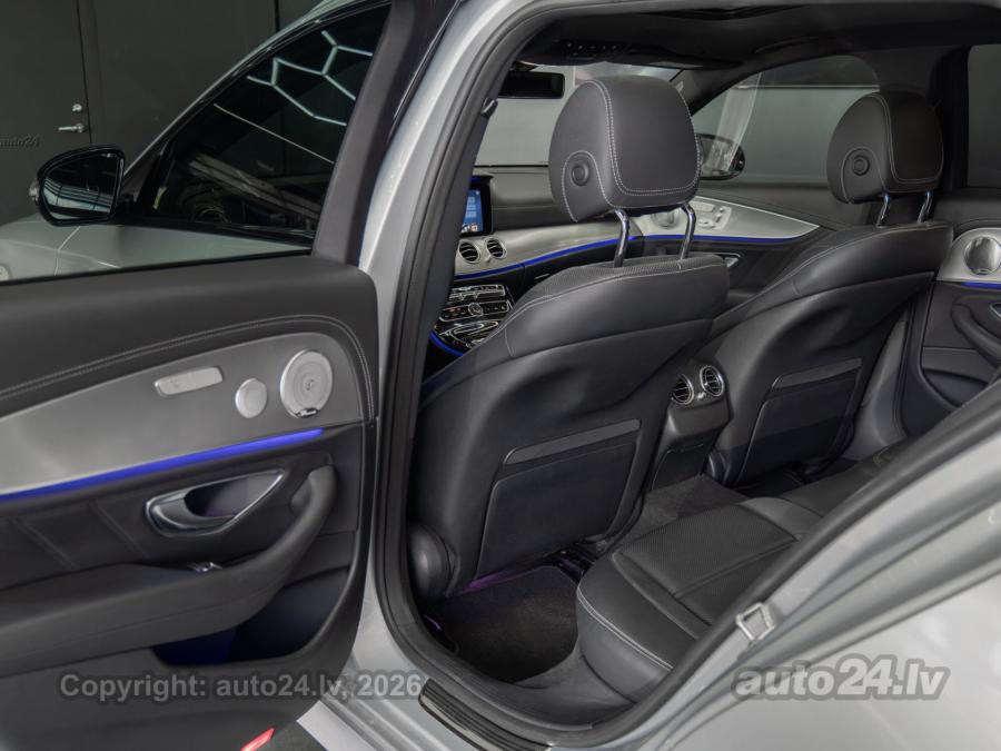 Grey Mercedes-Benz E-Class 2017 in Tallinn, with an engine capacity of 3.00 L and mileage of 208 thousand km for 29900 €, photo 11 on AUTOMOTO.COM.LV