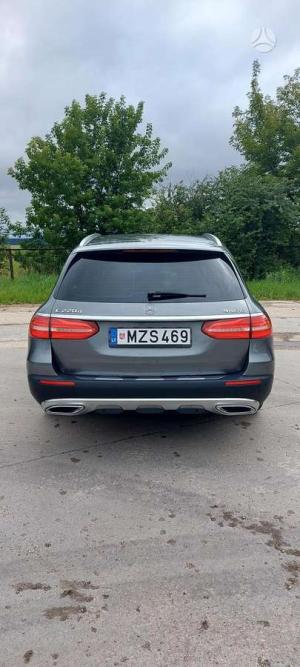 Grey Mercedes-Benz E-Class 2017 in Vilnius, with an engine capacity of 1.95 L and mileage of 315 thousand km for 20000 €, photo 3 on AUTOMOTO.COM.LV