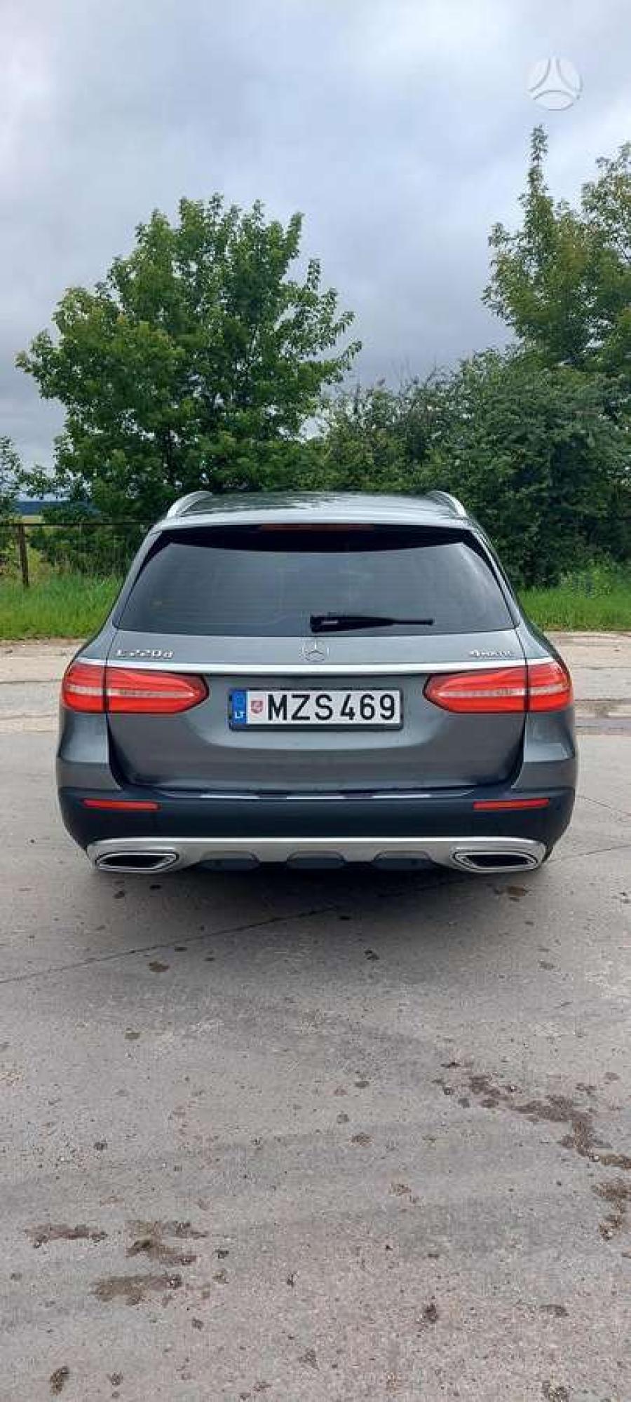 Grey Mercedes-Benz E-Class 2017 in Vilnius, with an engine capacity of 1.95 L and mileage of 315 thousand km for 20000 €, photo 3 on AUTOMOTO.COM.LV