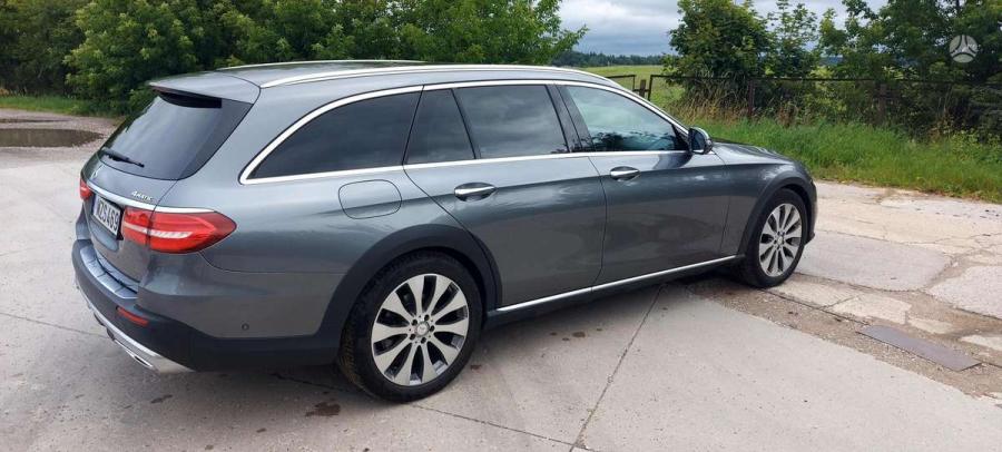 Grey Mercedes-Benz E-Class 2017 in Vilnius, with an engine capacity of 1.95 L and mileage of 315 thousand km for 20000 €, photo 4 on AUTOMOTO.COM.LV