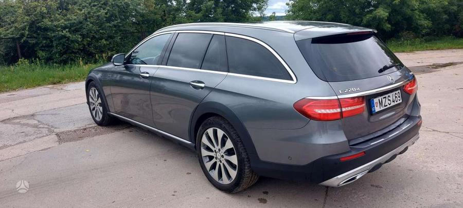 Grey Mercedes-Benz E-Class 2017 in Vilnius, with an engine capacity of 1.95 L and mileage of 315 thousand km for 20000 €, photo 5 on AUTOMOTO.COM.LV
