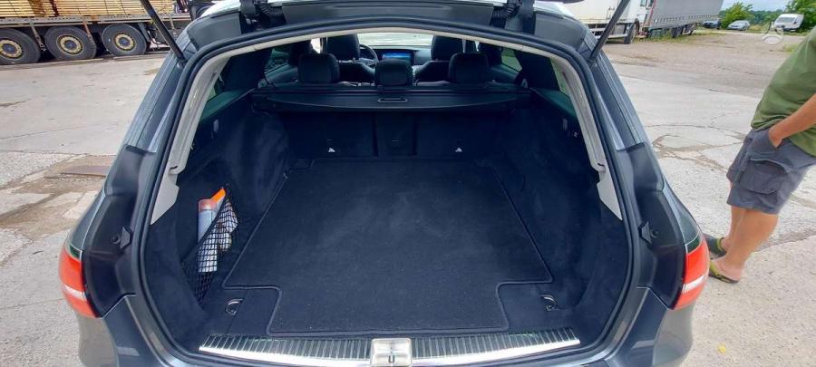 Grey Mercedes-Benz E-Class 2017 in Vilnius, with an engine capacity of 1.95 L and mileage of 315 thousand km for 20000 €, photo 12 on AUTOMOTO.COM.LV