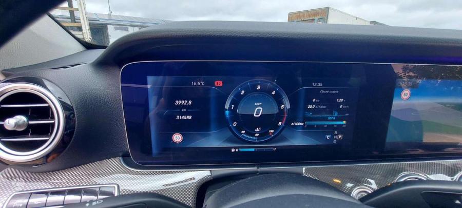Grey Mercedes-Benz E-Class 2017 in Vilnius, with an engine capacity of 1.95 L and mileage of 315 thousand km for 20000 €, photo 19 on AUTOMOTO.COM.LV