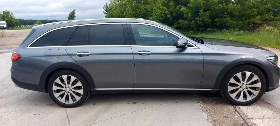 Grey Mercedes-Benz E-Class 2017 in Vilnius, with an engine capacity of 1.95 L and mileage of 315 thousand km for 20000 €, photo 25 on AUTOMOTO.COM.LV