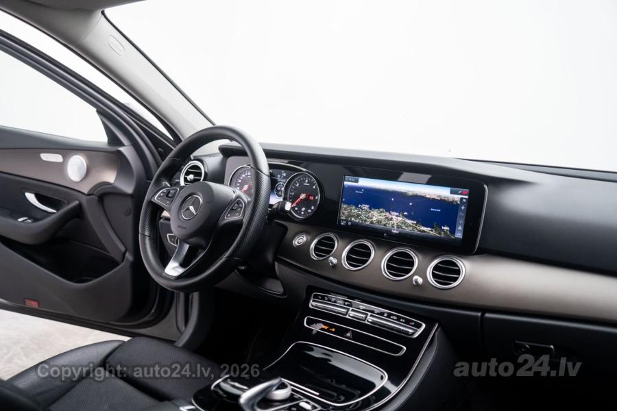 Grey Mercedes-Benz E-Class 2017 in Tallinn, with an engine capacity of 3.00 L and mileage of 191 thousand km for 19899 €, photo 13 on AUTOMOTO.COM.LV