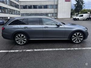 Pelēks Mercedes-Benz E-Class 2017 Viļņa, ar dzinēja tilpumu 1.95 L un nobraukumu 174 tūkst. km par 21900 €, foto 4 vietnē AUTOMOTO.COM.LV