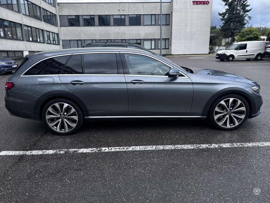 Pelēks Mercedes-Benz E-Class 2017 Viļņa, ar dzinēja tilpumu 1.95 L un nobraukumu 174 tūkst. km par 21900 €, foto 4 vietnē AUTOMOTO.COM.LV
