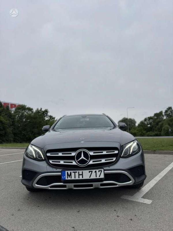 Grey Mercedes-Benz E-Class 2018 in Panevezys, with an engine capacity of 1.95 L and mileage of 299 thousand km for 13000 €, photo 3 on AUTOMOTO.COM.LV