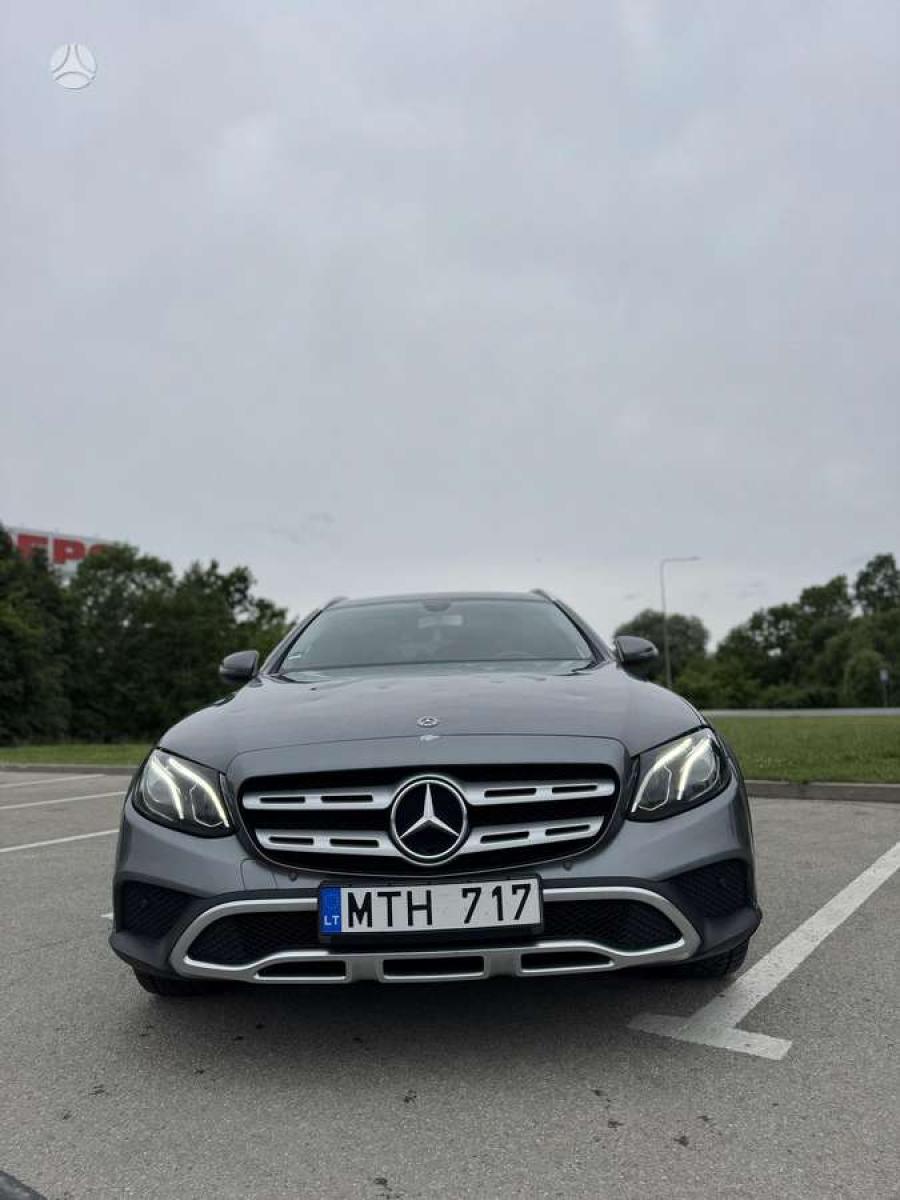 Grey Mercedes-Benz E-Class 2018 in Panevezys, with an engine capacity of 1.95 L and mileage of 299 thousand km for 13000 €, photo 4 on AUTOMOTO.COM.LV