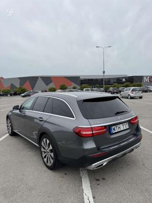 Grey Mercedes-Benz E-Class 2018 in Panevezys, with an engine capacity of 1.95 L and mileage of 299 thousand km for 13000 €, photo 6 on AUTOMOTO.COM.LV
