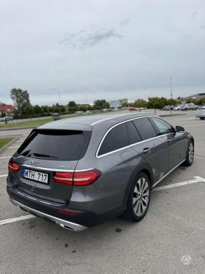Grey Mercedes-Benz E-Class 2018 in Panevezys, with an engine capacity of 1.95 L and mileage of 299 thousand km for 13000 €, photo 8 on AUTOMOTO.COM.LV