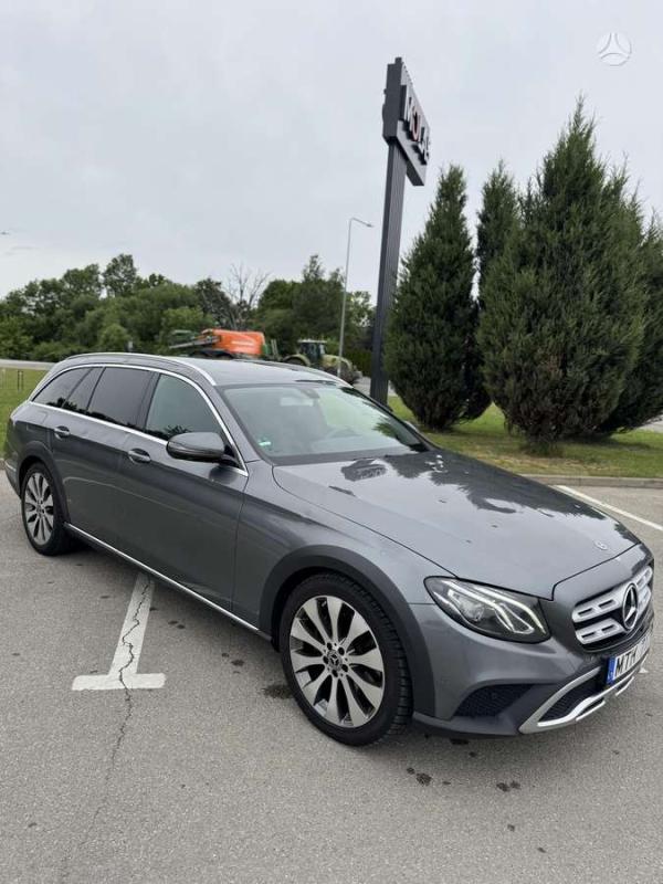 Grey Mercedes-Benz E-Class 2018 in Panevezys, with an engine capacity of 1.95 L and mileage of 299 thousand km for 13000 €, photo 8 on AUTOMOTO.COM.LV