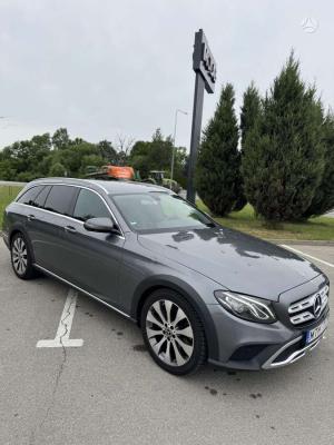 Grey Mercedes-Benz E-Class 2018 in Panevezys, with an engine capacity of 1.95 L and mileage of 299 thousand km for 13000 €, photo 9 on AUTOMOTO.COM.LV