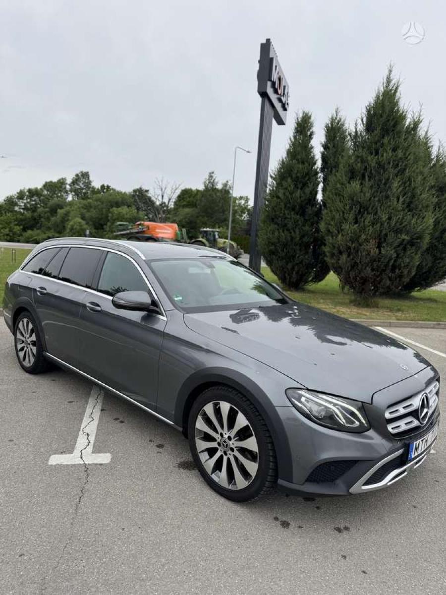 Grey Mercedes-Benz E-Class 2018 in Panevezys, with an engine capacity of 1.95 L and mileage of 299 thousand km for 13000 €, photo 9 on AUTOMOTO.COM.LV