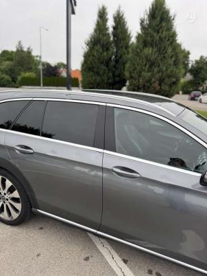 Grey Mercedes-Benz E-Class 2018 in Panevezys, with an engine capacity of 1.95 L and mileage of 299 thousand km for 13000 €, photo 10 on AUTOMOTO.COM.LV