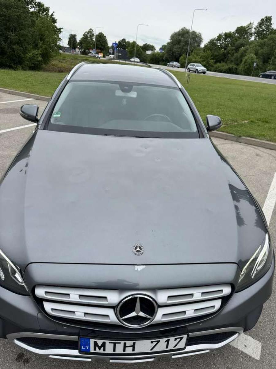 Grey Mercedes-Benz E-Class 2018 in Panevezys, with an engine capacity of 1.95 L and mileage of 299 thousand km for 13000 €, photo 13 on AUTOMOTO.COM.LV