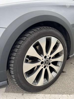 Grey Mercedes-Benz E-Class 2018 in Panevezys, with an engine capacity of 1.95 L and mileage of 299 thousand km for 13000 €, photo 16 on AUTOMOTO.COM.LV