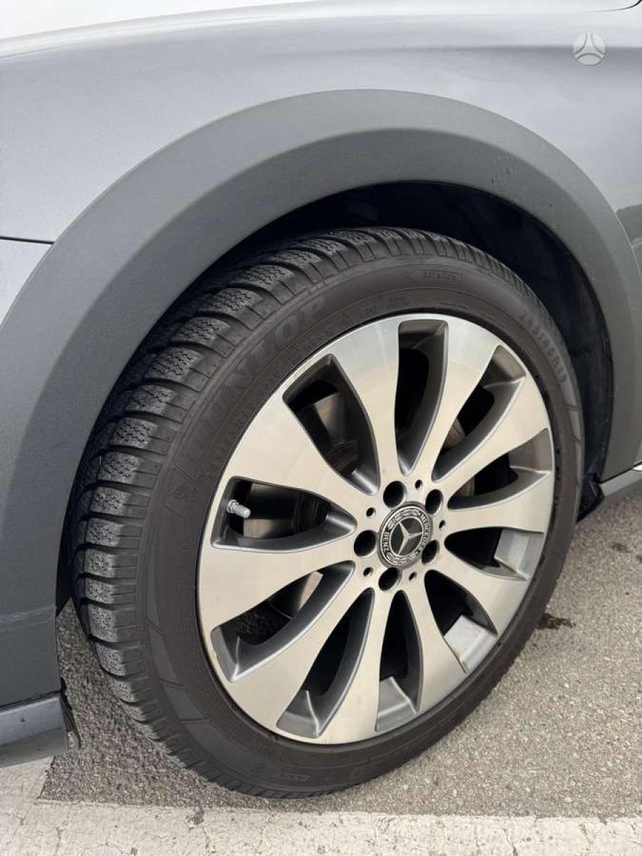 Grey Mercedes-Benz E-Class 2018 in Panevezys, with an engine capacity of 1.95 L and mileage of 299 thousand km for 13000 €, photo 16 on AUTOMOTO.COM.LV