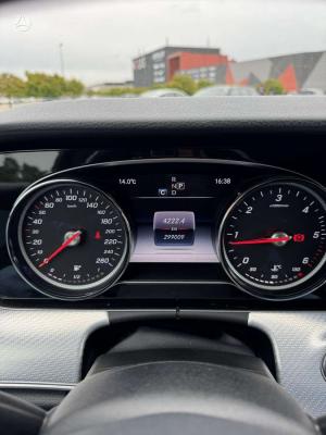Grey Mercedes-Benz E-Class 2018 in Panevezys, with an engine capacity of 1.95 L and mileage of 299 thousand km for 13000 €, photo 17 on AUTOMOTO.COM.LV