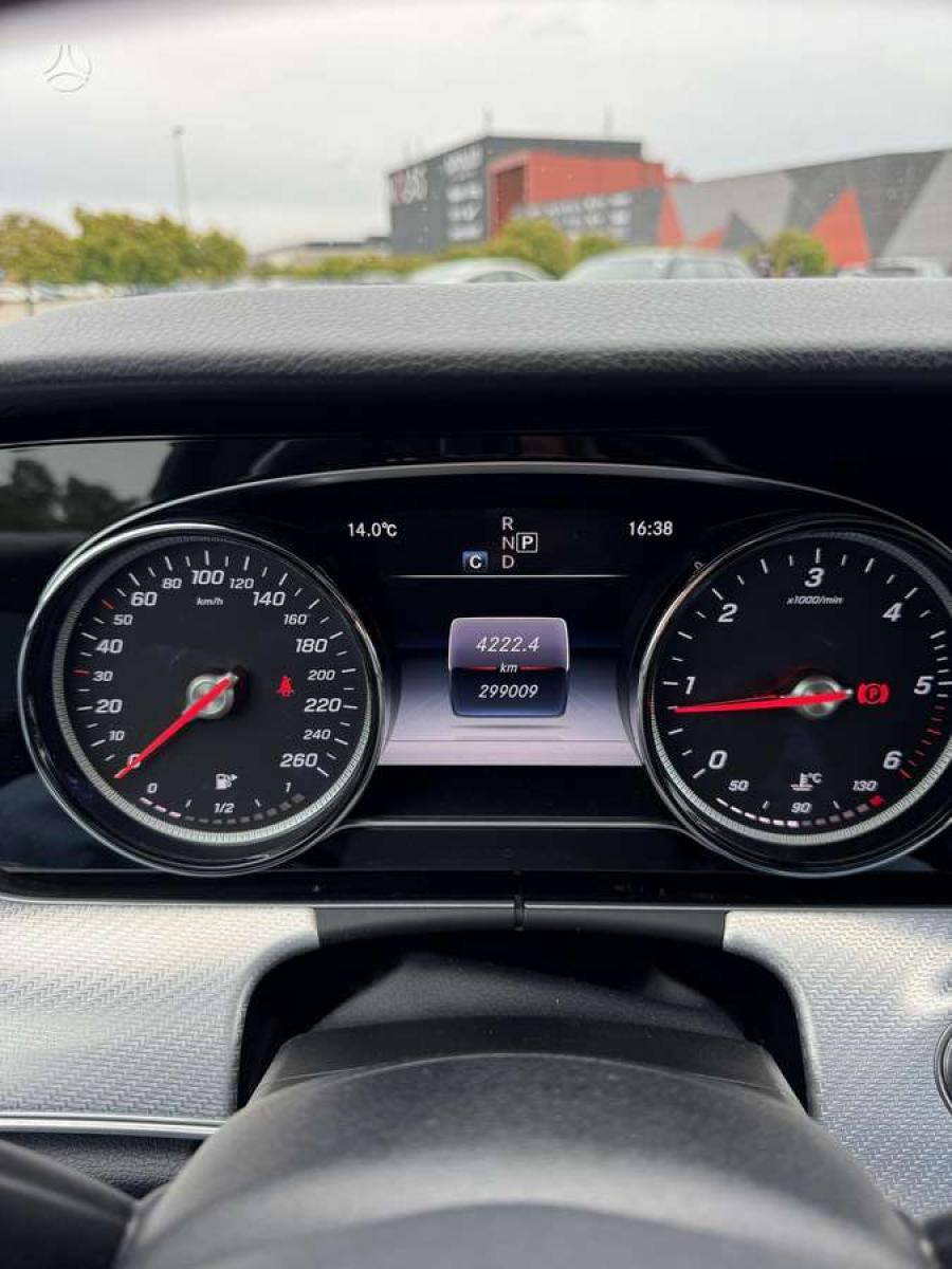 Grey Mercedes-Benz E-Class 2018 in Panevezys, with an engine capacity of 1.95 L and mileage of 299 thousand km for 13000 €, photo 17 on AUTOMOTO.COM.LV
