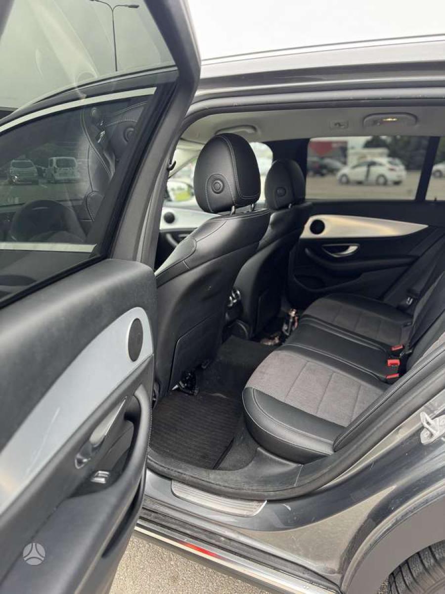 Grey Mercedes-Benz E-Class 2018 in Panevezys, with an engine capacity of 1.95 L and mileage of 299 thousand km for 13000 €, photo 18 on AUTOMOTO.COM.LV