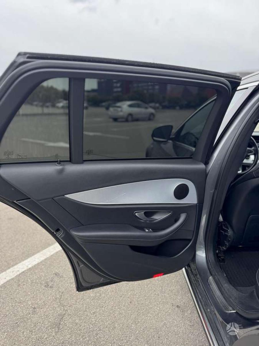 Grey Mercedes-Benz E-Class 2018 in Panevezys, with an engine capacity of 1.95 L and mileage of 299 thousand km for 13000 €, photo 19 on AUTOMOTO.COM.LV
