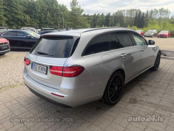 Grey Mercedes-Benz E-Class 2018 in Voru, with an engine capacity of 2.00 L and mileage of 383 thousand km for 8880 €, photo 3 on AUTOMOTO.COM.LV