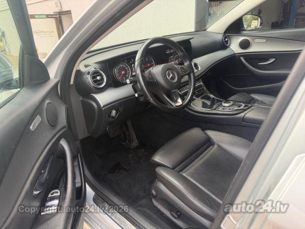 Grey Mercedes-Benz E-Class 2018 in Voru, with an engine capacity of 2.00 L and mileage of 383 thousand km for 8880 €, photo 6 on AUTOMOTO.COM.LV