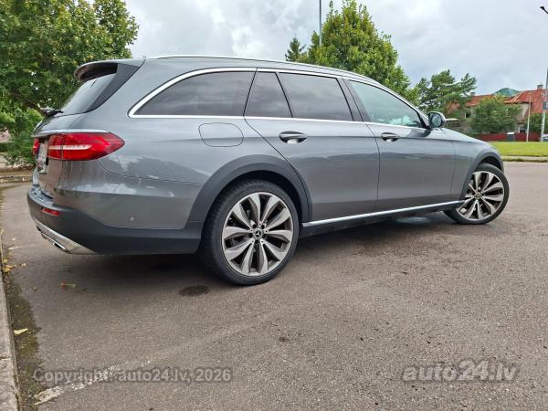 Grey Mercedes-Benz E-Class 2018 in Tallinn, with an engine capacity of 2.00 L and mileage of 194 thousand km for 24900 €, photo 5 on AUTOMOTO.COM.LV