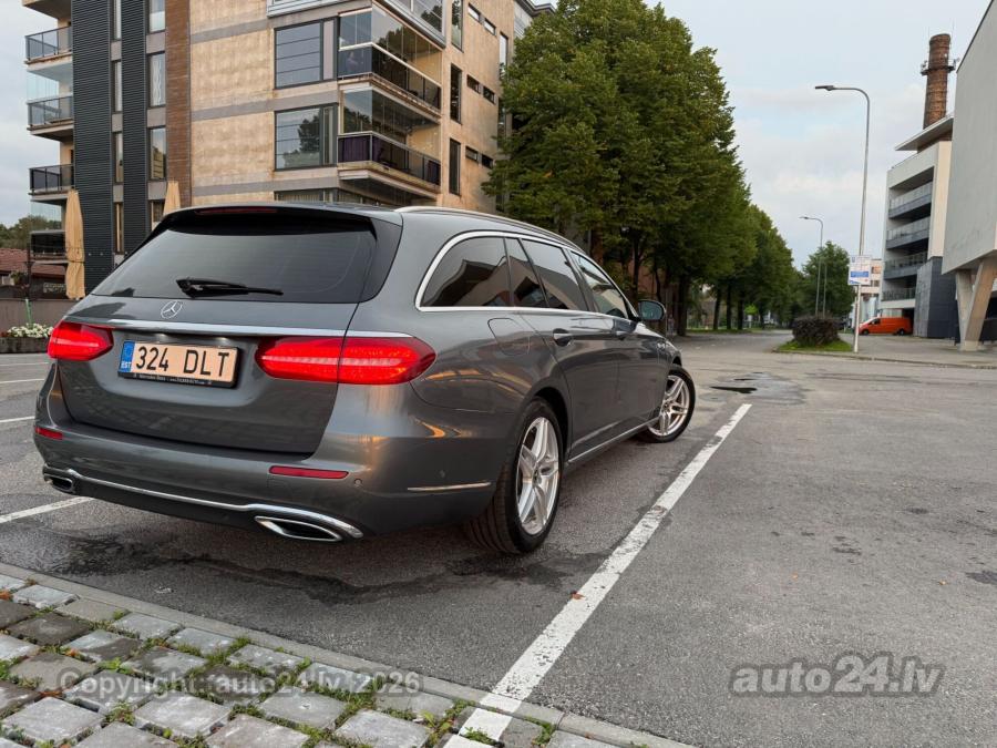 Grey Mercedes-Benz E-Class 2018 in Parnu, with an engine capacity of 2.00 L and mileage of 141 thousand km for 23500 €, photo 9 on AUTOMOTO.COM.LV