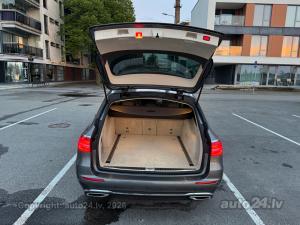Grey Mercedes-Benz E-Class 2018 in Parnu, with an engine capacity of 2.00 L and mileage of 141 thousand km for 23500 €, photo 10 on AUTOMOTO.COM.LV