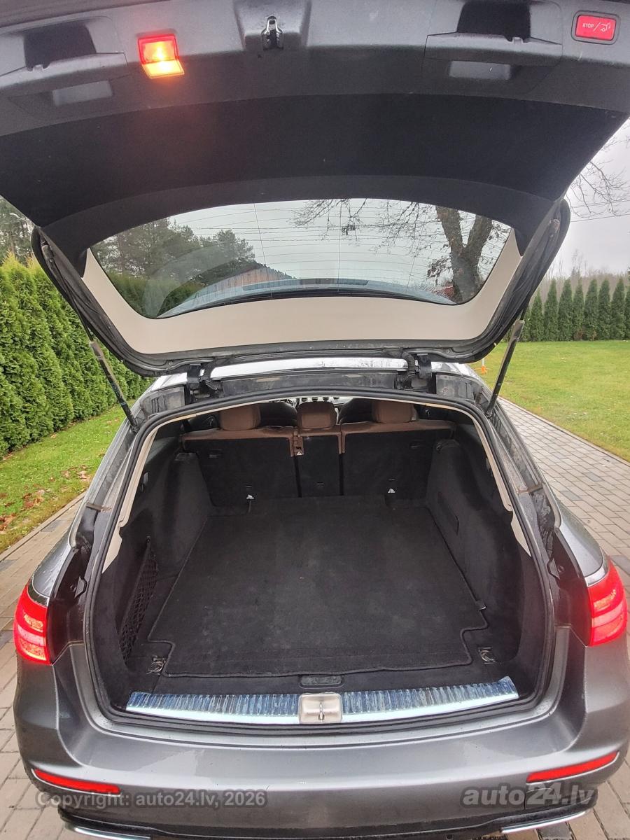 Grey Mercedes-Benz E-Class 2018 in Paide, with an engine capacity of 2.00 L and mileage of 390 thousand km for 18900 €, photo 17 on AUTOMOTO.COM.LV