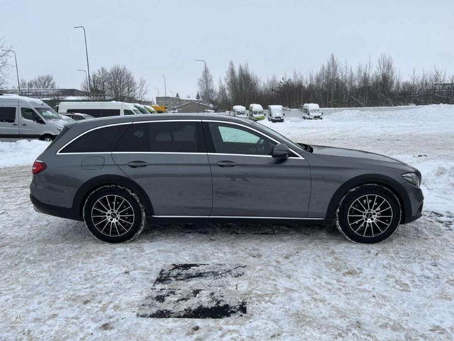 Grey Mercedes-Benz E-Class 2019 in Telschi, with an engine capacity of 1.95 L and mileage of 231 thousand km for 14200 €, photo 2 on AUTOMOTO.COM.LV