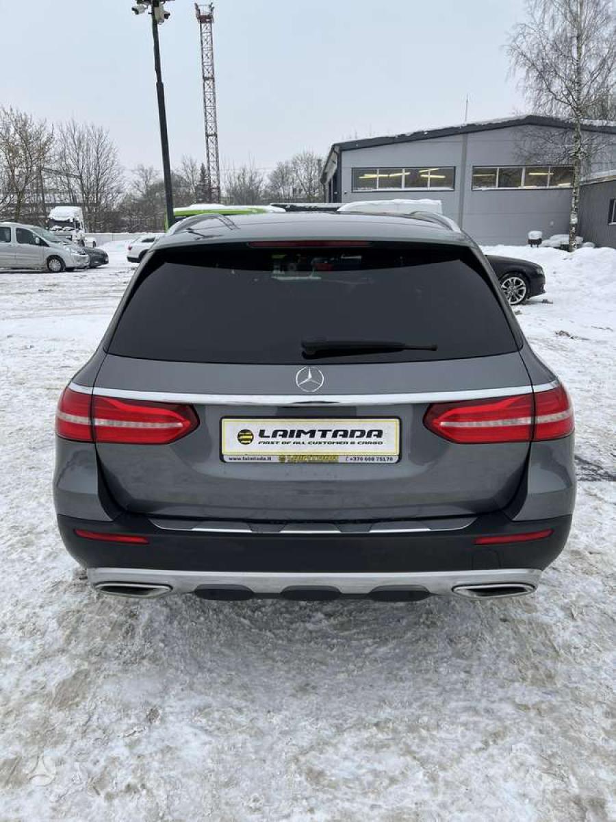 Grey Mercedes-Benz E-Class 2019 in Telschi, with an engine capacity of 1.95 L and mileage of 231 thousand km for 14200 €, photo 4 on AUTOMOTO.COM.LV