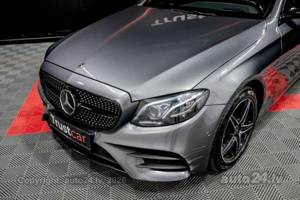 Grey Mercedes-Benz E-Class 2019 in Parnu, with an engine capacity of 2.00 L and mileage of 203 thousand km for 26900 €, photo 2 on AUTOMOTO.COM.LV
