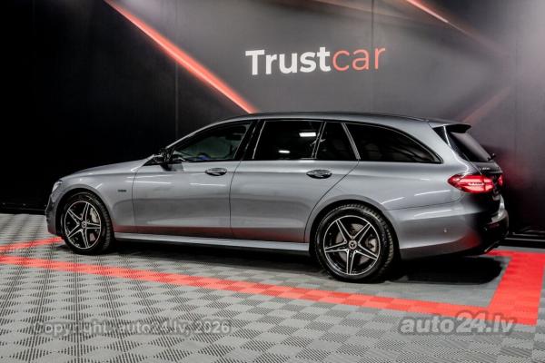 Grey Mercedes-Benz E-Class 2019 in Parnu, with an engine capacity of 2.00 L and mileage of 203 thousand km for 26900 €, photo 5 on AUTOMOTO.COM.LV
