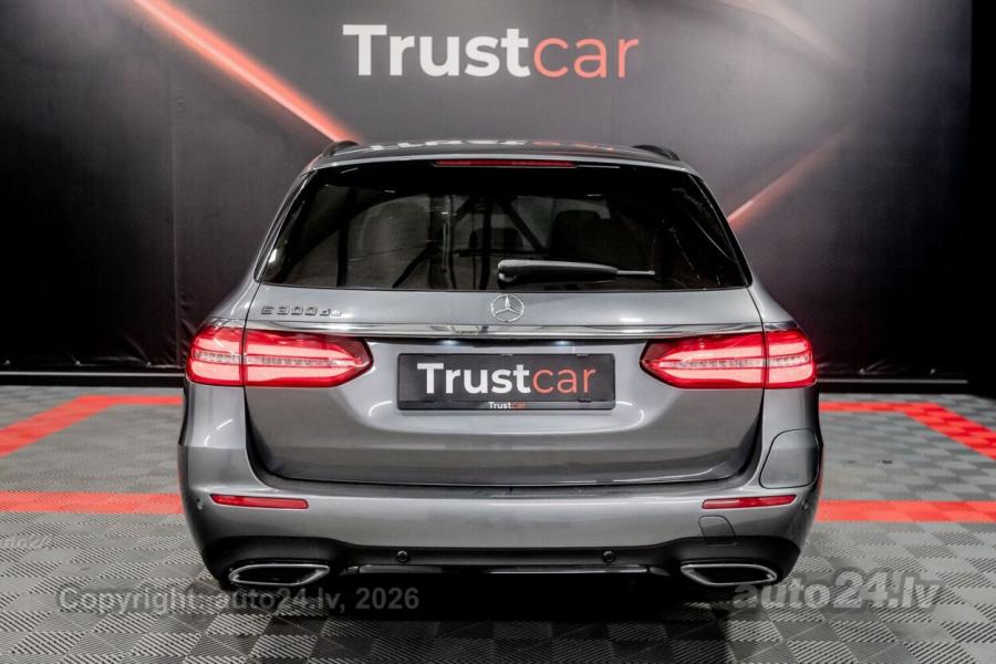 Grey Mercedes-Benz E-Class 2019 in Parnu, with an engine capacity of 2.00 L and mileage of 203 thousand km for 26900 €, photo 11 on AUTOMOTO.COM.LV
