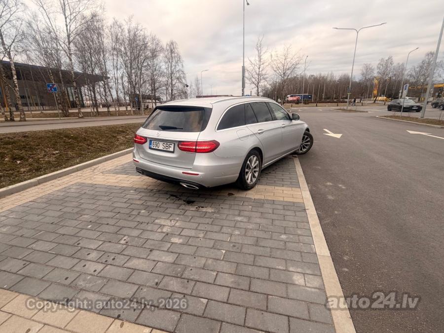 Grey Mercedes-Benz E-Class 2019 in Keila, with an engine capacity of 1.60 L and mileage of 199 thousand km for 24000 €, photo 4 on AUTOMOTO.COM.LV