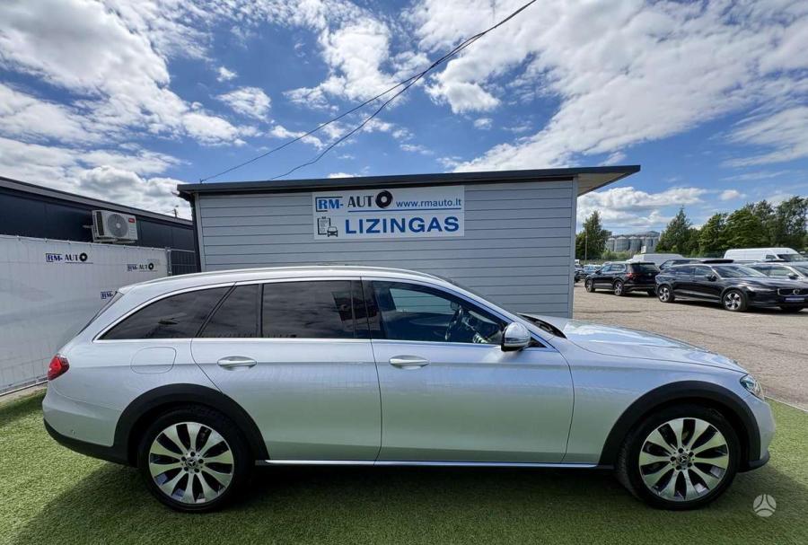 Grey Mercedes-Benz E-Class 2019 in Panevezys, with an engine capacity of 1.95 L and mileage of 225 thousand km for 17300 €, photo 5 on AUTOMOTO.COM.LV