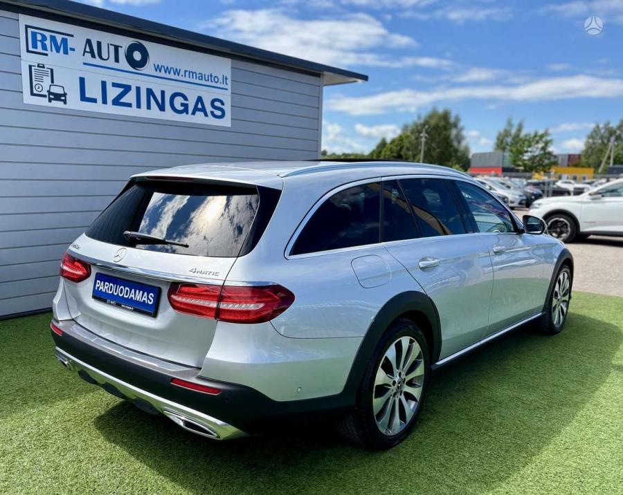 Grey Mercedes-Benz E-Class 2019 in Panevezys, with an engine capacity of 1.95 L and mileage of 225 thousand km for 17300 €, photo 6 on AUTOMOTO.COM.LV