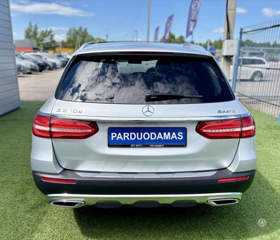 Grey Mercedes-Benz E-Class 2019 in Panevezys, with an engine capacity of 1.95 L and mileage of 225 thousand km for 17300 €, photo 7 on AUTOMOTO.COM.LV