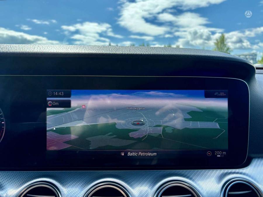 Grey Mercedes-Benz E-Class 2019 in Panevezys, with an engine capacity of 1.95 L and mileage of 225 thousand km for 17300 €, photo 20 on AUTOMOTO.COM.LV