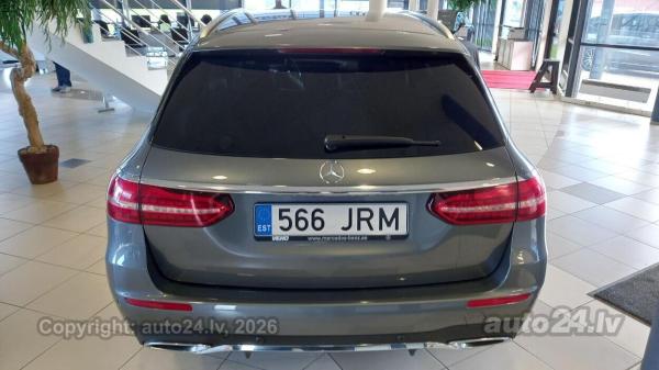 Grey Mercedes-Benz E-Class 2021 in Tallinn, with an engine capacity of 2.00 L and mileage of 174 thousand km for 30000 €, photo 5 on AUTOMOTO.COM.LV
