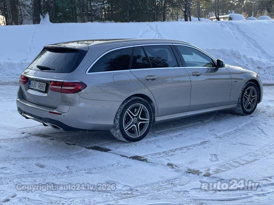 Pelēks Mercedes-Benz E-Class 2021 Tallina, ar dzinēja tilpumu 2.00 L un nobraukumu 159 tūkst. km par 26980 €, foto 3 vietnē AUTOMOTO.COM.LV