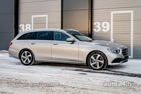 Pelēks Mercedes-Benz E-Class 2021 Tallina, ar dzinēja tilpumu 2.00 L un nobraukumu 197 tūkst. km par 22500 €, foto 4 vietnē AUTOMOTO.COM.LV
